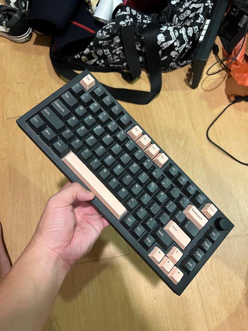 GMMK Pro + Glorious Holy Pandas + Olivia Keycaps (knockoff keycaps ...