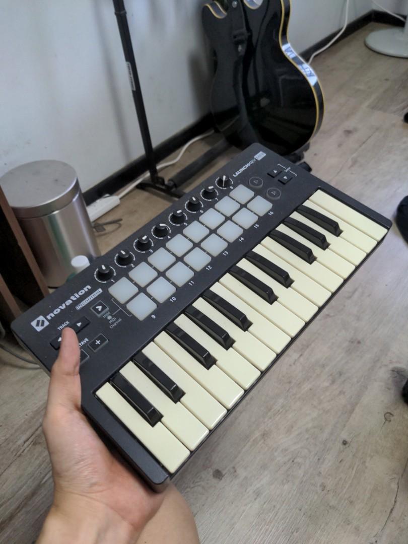 Novation Launchkey Mini mk1, Hobbies & Toys, Music & Media, Musical ...