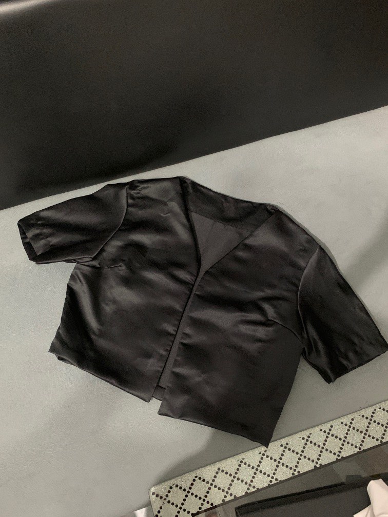 Outer Crop Satin Sturctured, Fesyen Wanita, Pakaian Wanita, Atasan di ...