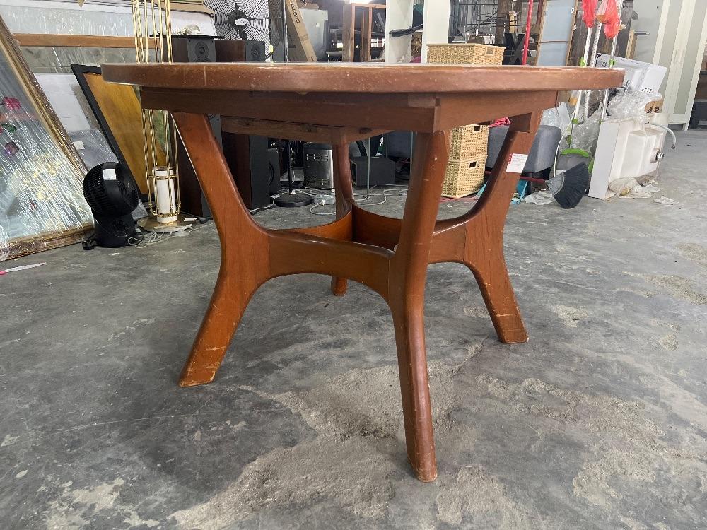 Round Wooden 4-seater Dining Table / Meja Makan 4 tempat duduk Kayu ...