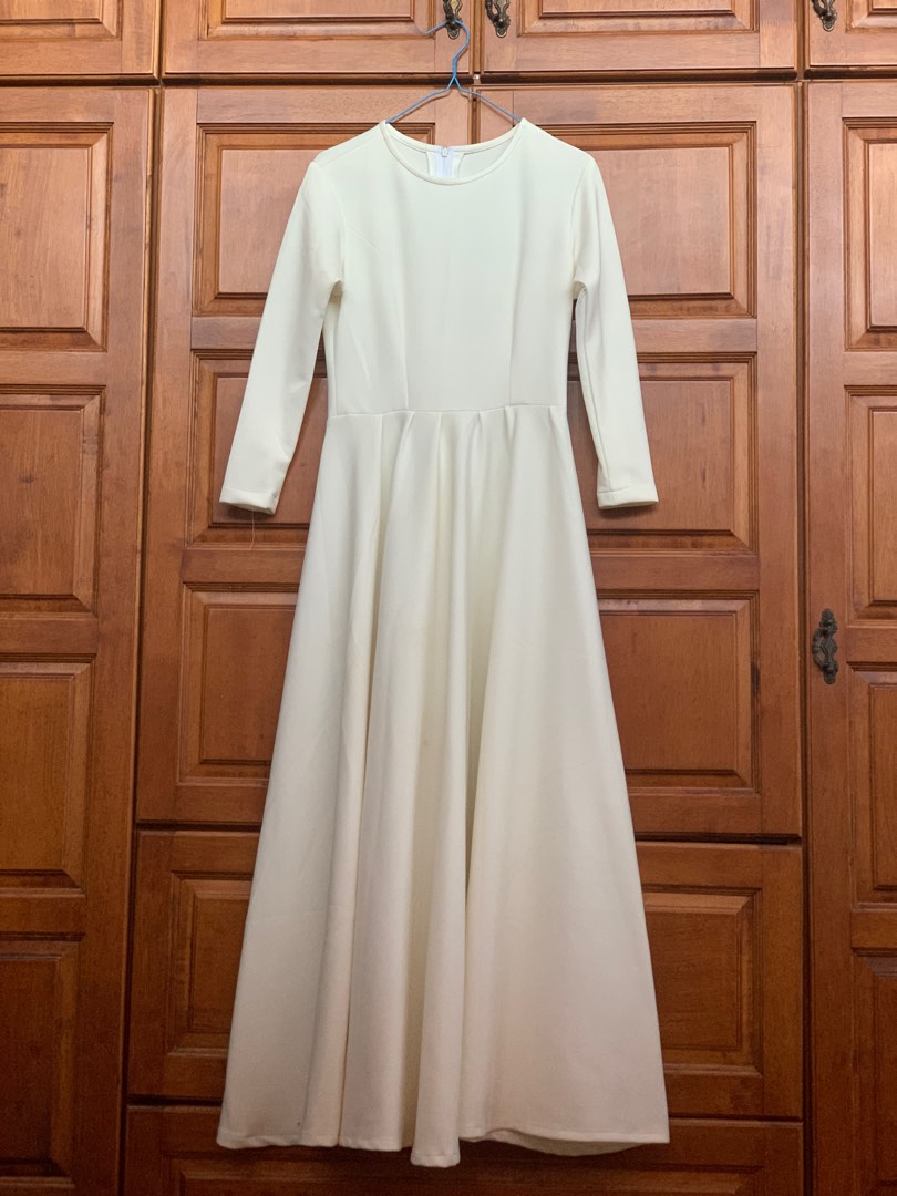 Simple plain white dress princess cut, Women's Fashion, Dresses & Sets ...