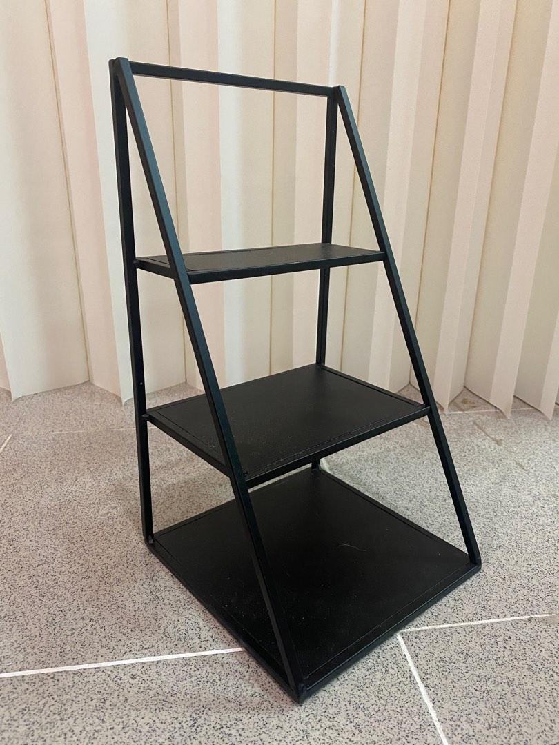 Stair rack, 傢俬＆家居, 其他, 家居改善及收納用品 - Carousell