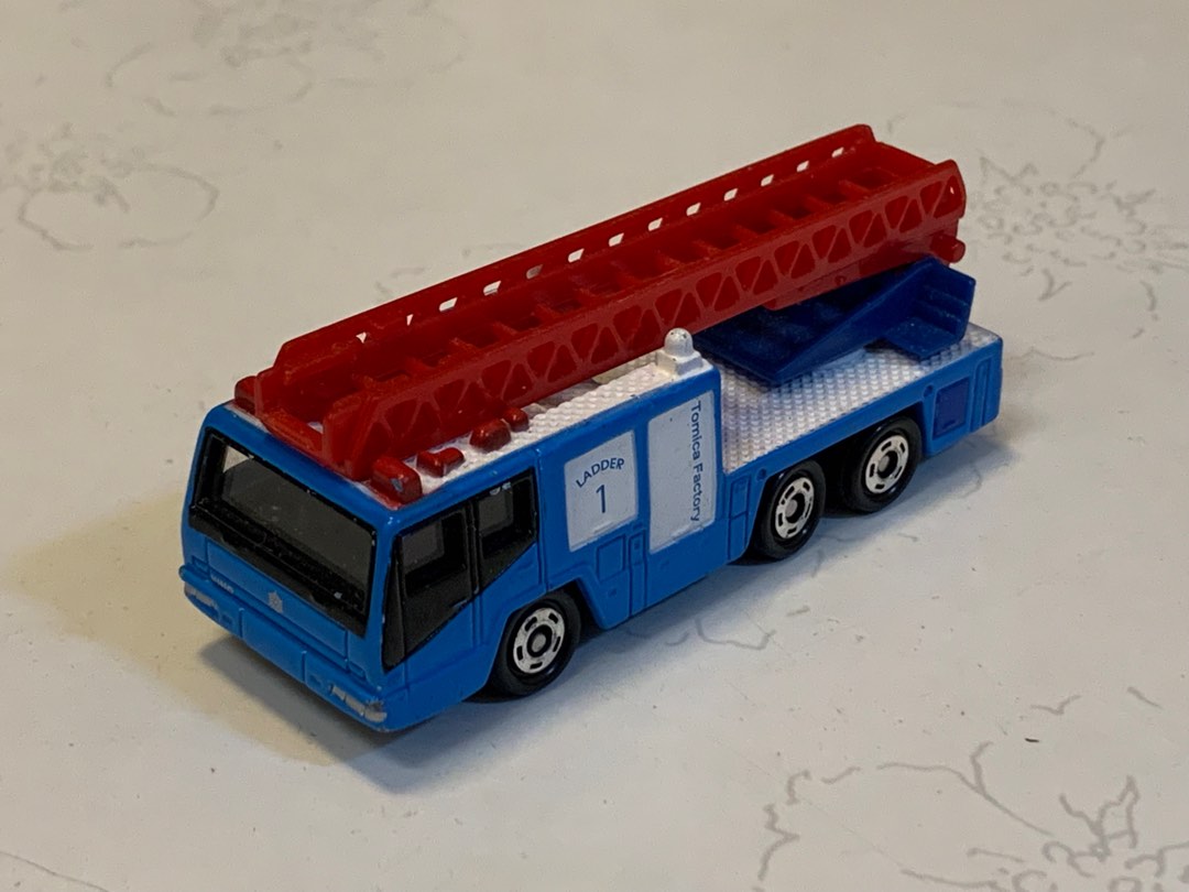 Takara Tomy Tomica No 108 Tomica Factory Hino Fire Engine, 興趣及遊戲, 玩具 ...