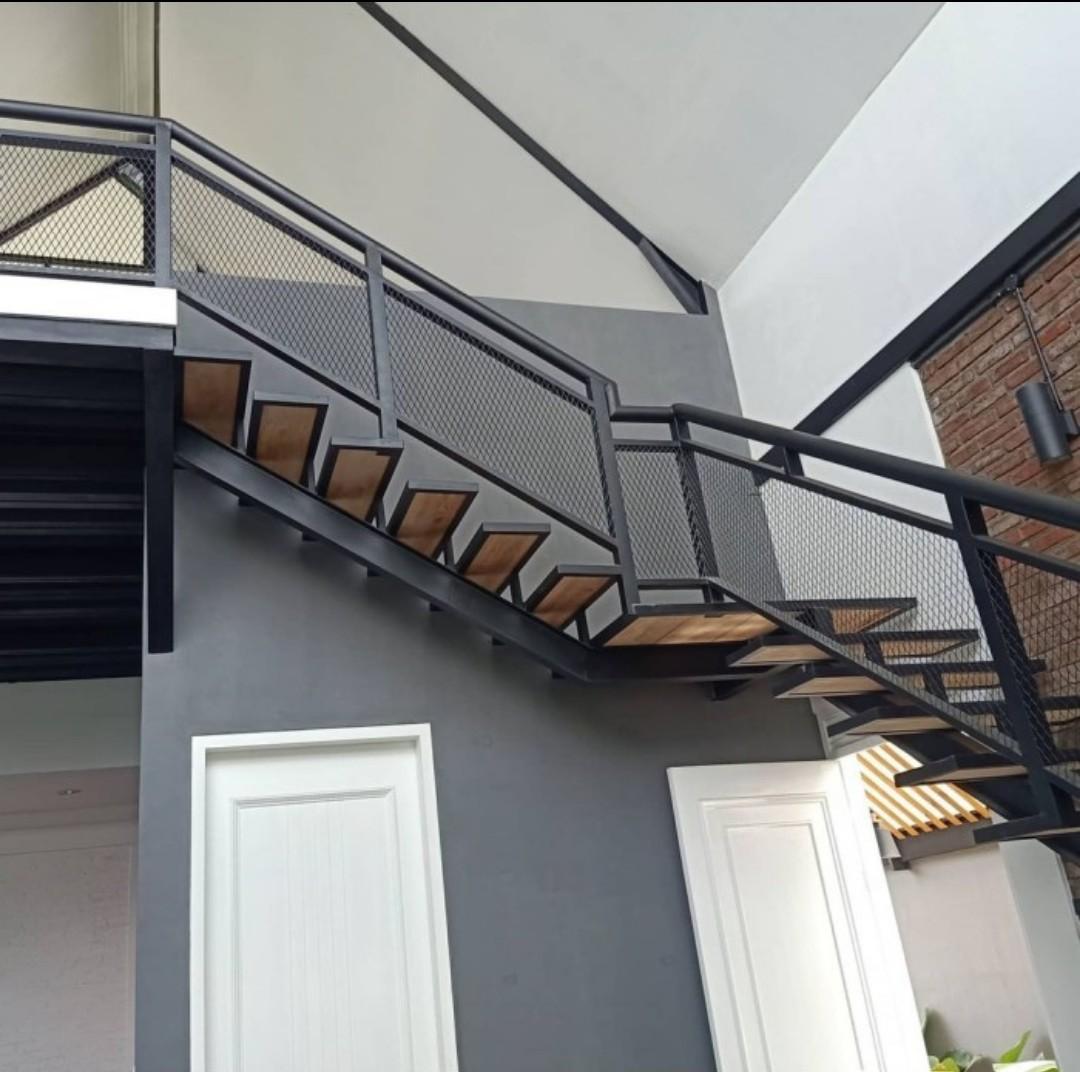 tangga baja wf pinjakan kayu, Jasa, Lainnya di Carousell