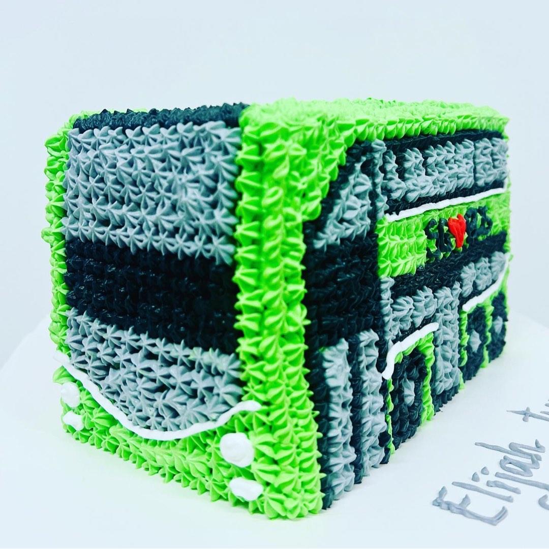 6 inch SG green bus SG love bus cake, Food & Drinks, Homemade Bakes on ...