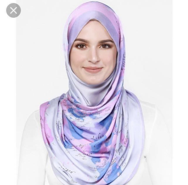 [Authentic] World Map dUCkscarves in Lilac, Women's Fashion, Muslimah ...