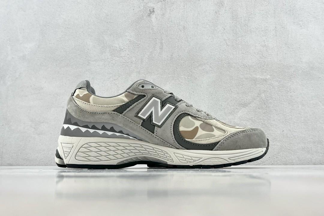 Bape x New Balance 2002R, 男裝, 鞋, 波鞋 - Carousell