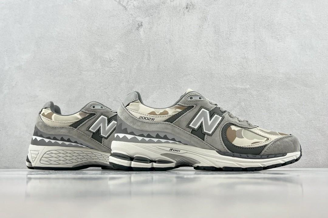 Bape x New Balance 2002R, 男裝, 鞋, 波鞋 - Carousell