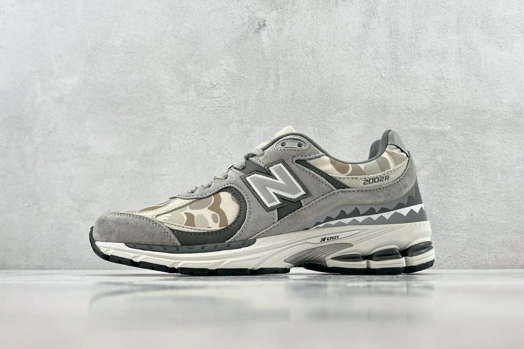 Bape x New Balance 2002R, 男裝, 鞋, 波鞋 - Carousell