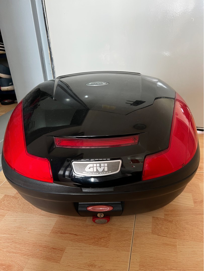 Givic Carrier, Motorcycles, Motorcycle Accessories on Carousell