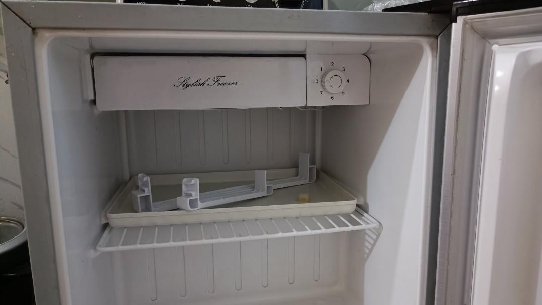 Hanabishi 1.8 cu.ft. Personal Refrigerator HASREF18, TV & Home ...