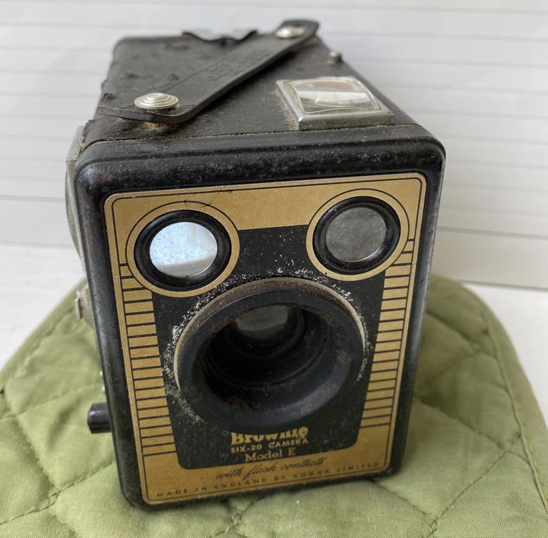 KODAK Six-20 Brownie Model E Camera, Hobbies & Toys, Memorabilia ...