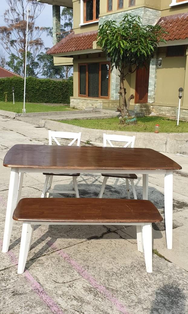 Meja makan INFORMA, Perabotan Rumah di Carousell