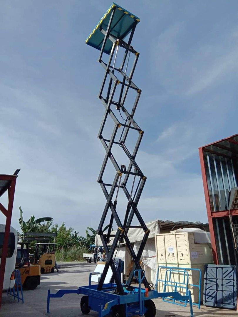 Mobile scissor lift 10 meters 500 KG, Commercial & Industrial ...