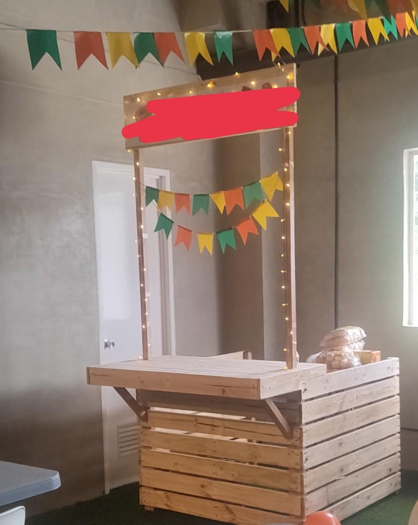 Pallet kiosk, Furniture & Home Living, Outdoor Furniture on Carousell