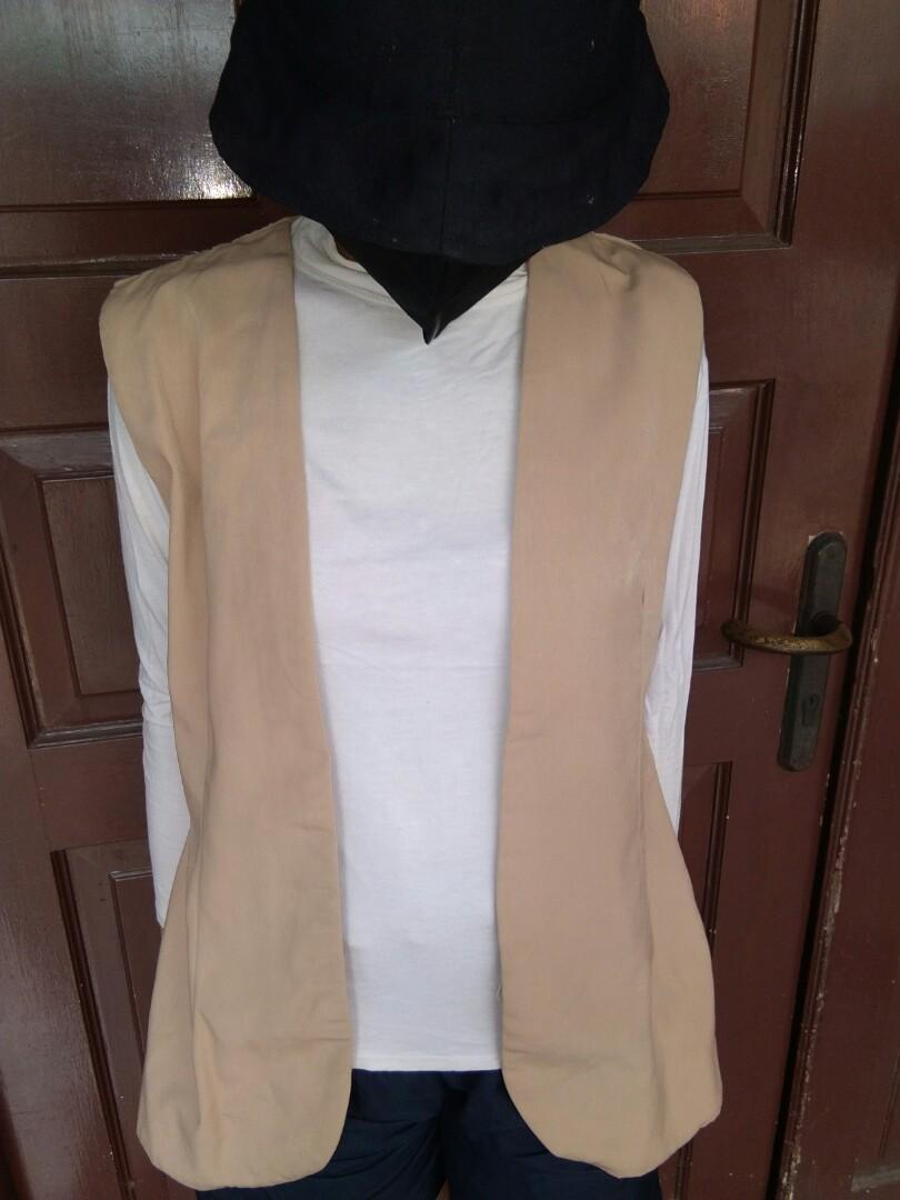 Rompi coklat kream, Fesyen Wanita, Pakaian Wanita, Baju Luaran di Carousell