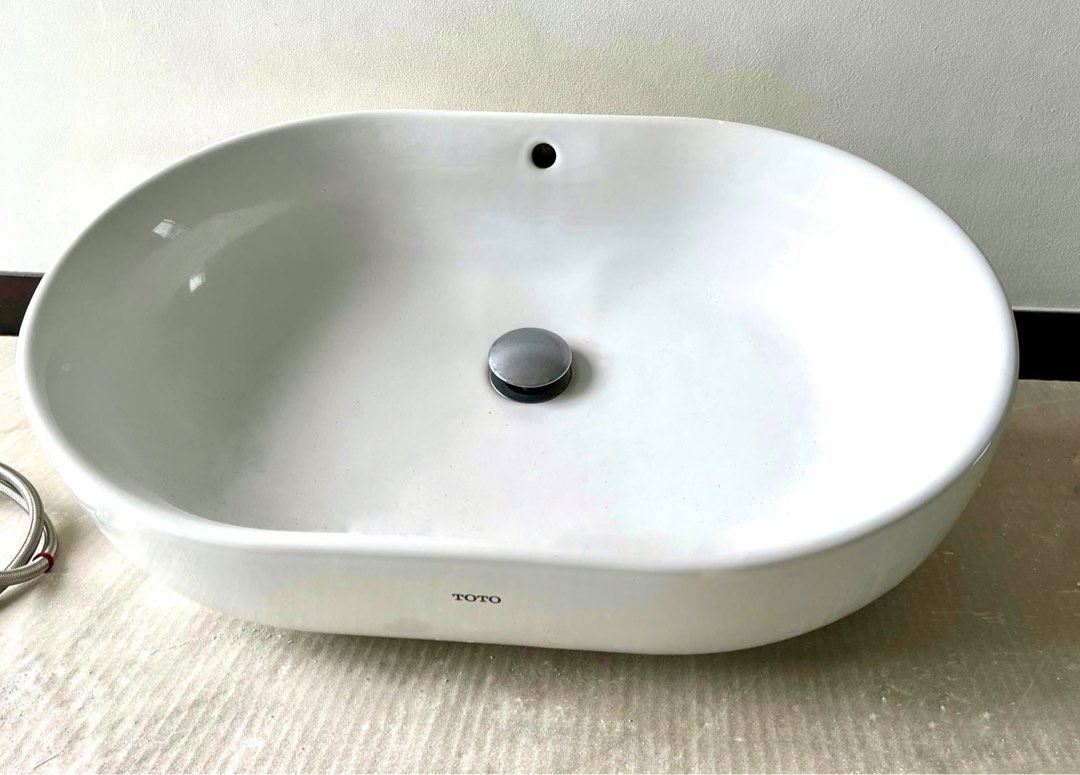 Toto basin, Furniture & Home Living, Bathroom & Kitchen Fixtures on Carousell