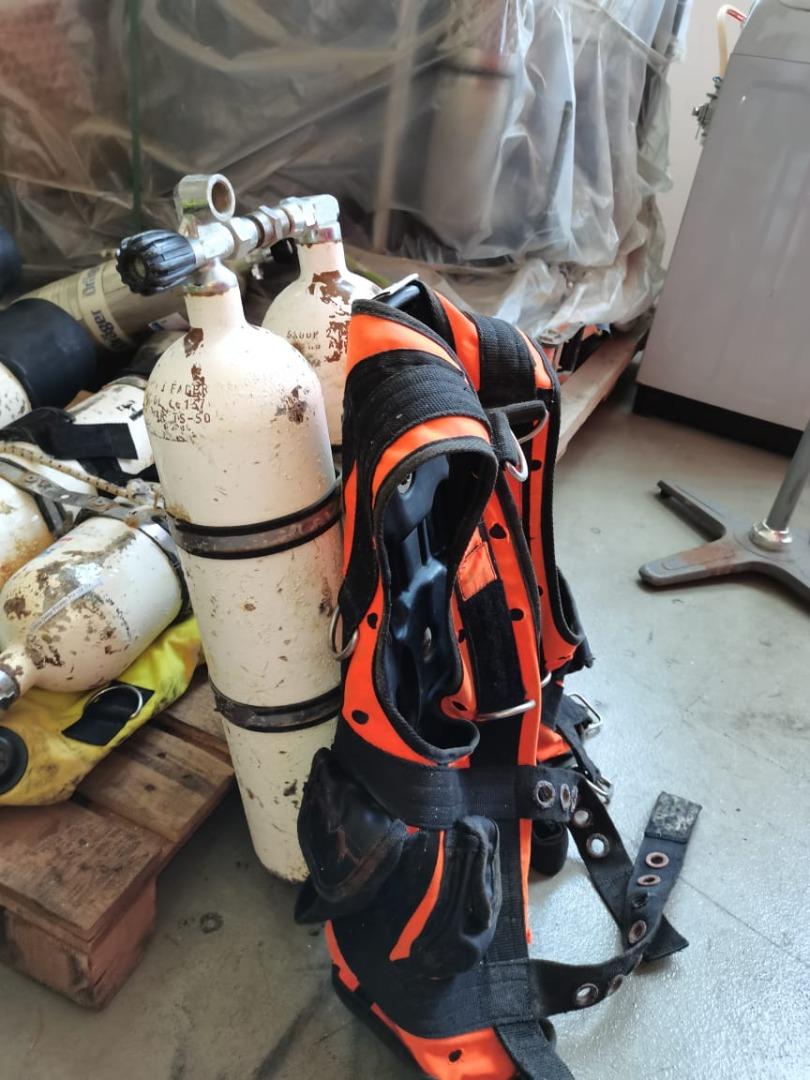 Twin 7 liter 300 Bar bailout system completed with R-vest, Sports ...