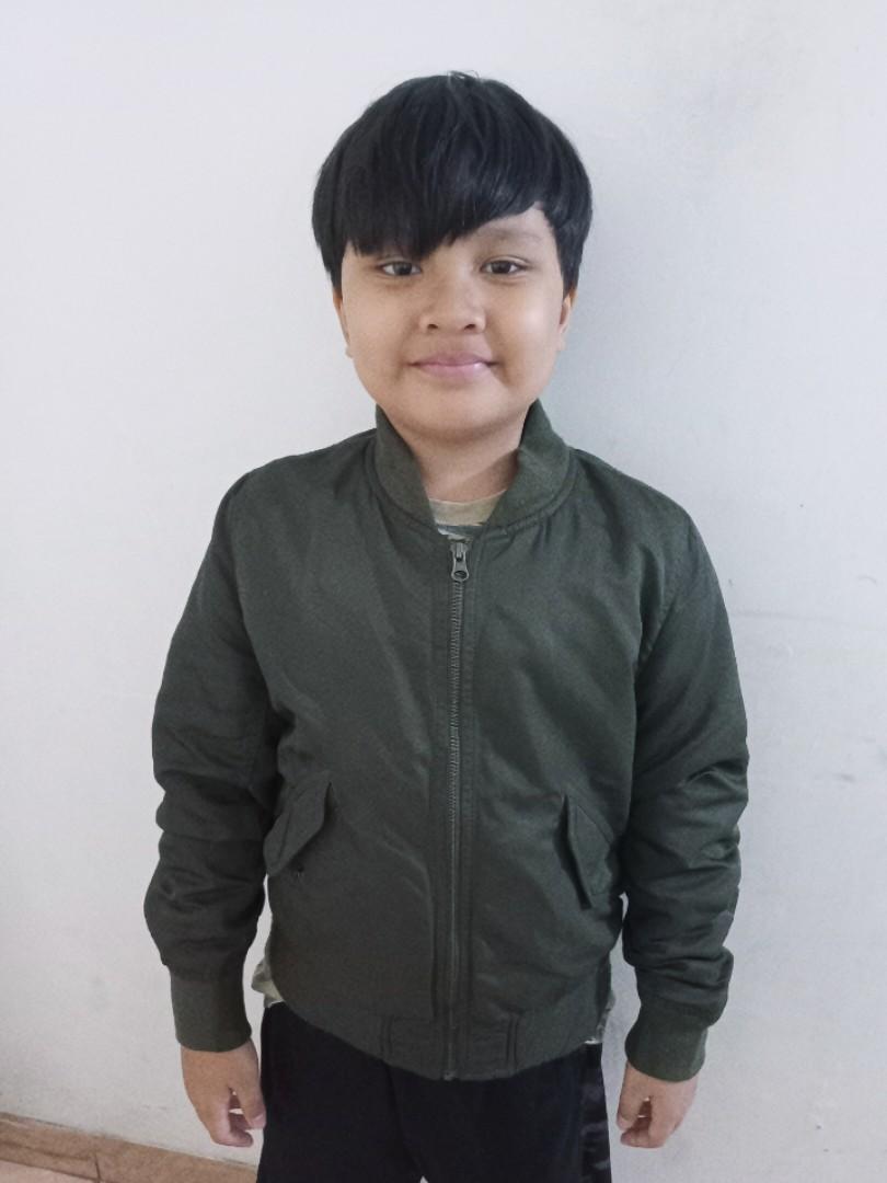 UNIQLO ORIGINAL BOOMBER JAKET, Fesyen Pria, Pakaian , Atasan di Carousell