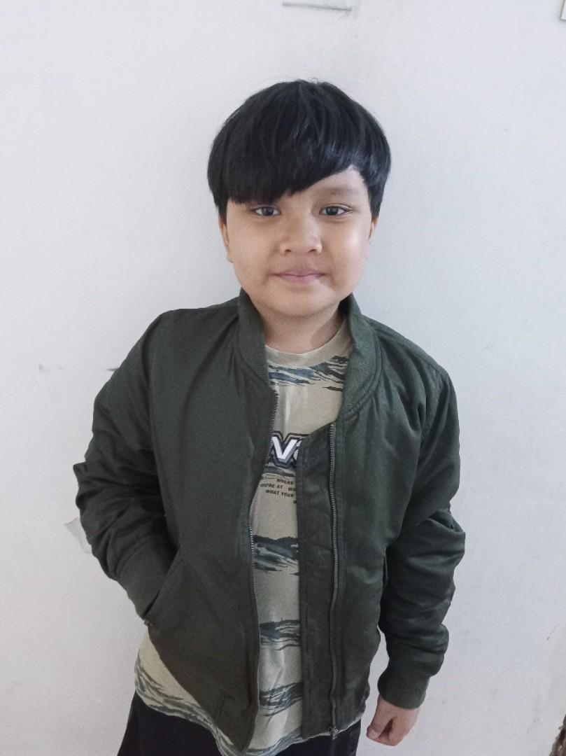 UNIQLO ORIGINAL BOOMBER JAKET, Fesyen Pria, Pakaian , Atasan di Carousell