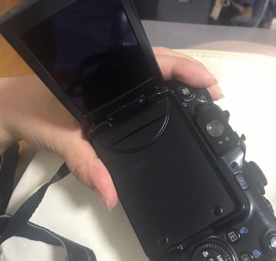 Canon G11 360 degree flip screen, Photography, Cameras on Carousell