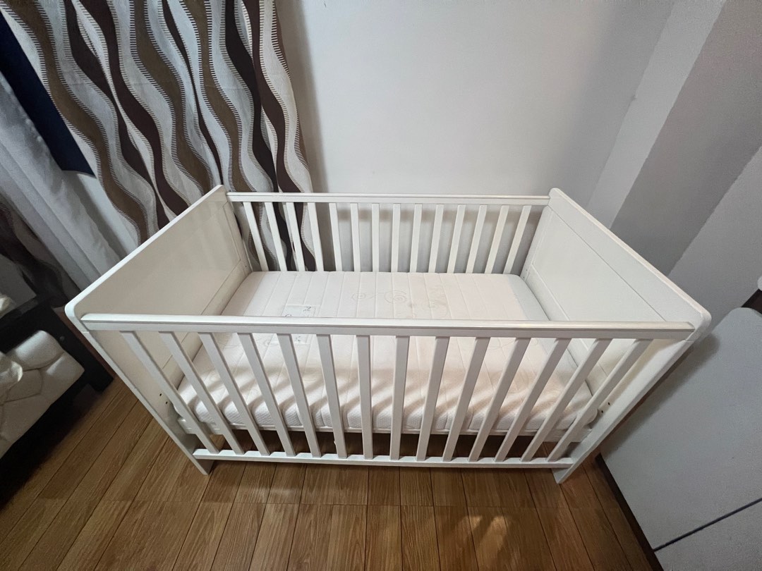 Cuddlebug Fontana Crib and Uratex Mattress, Babies & Kids, Baby Nursery ...