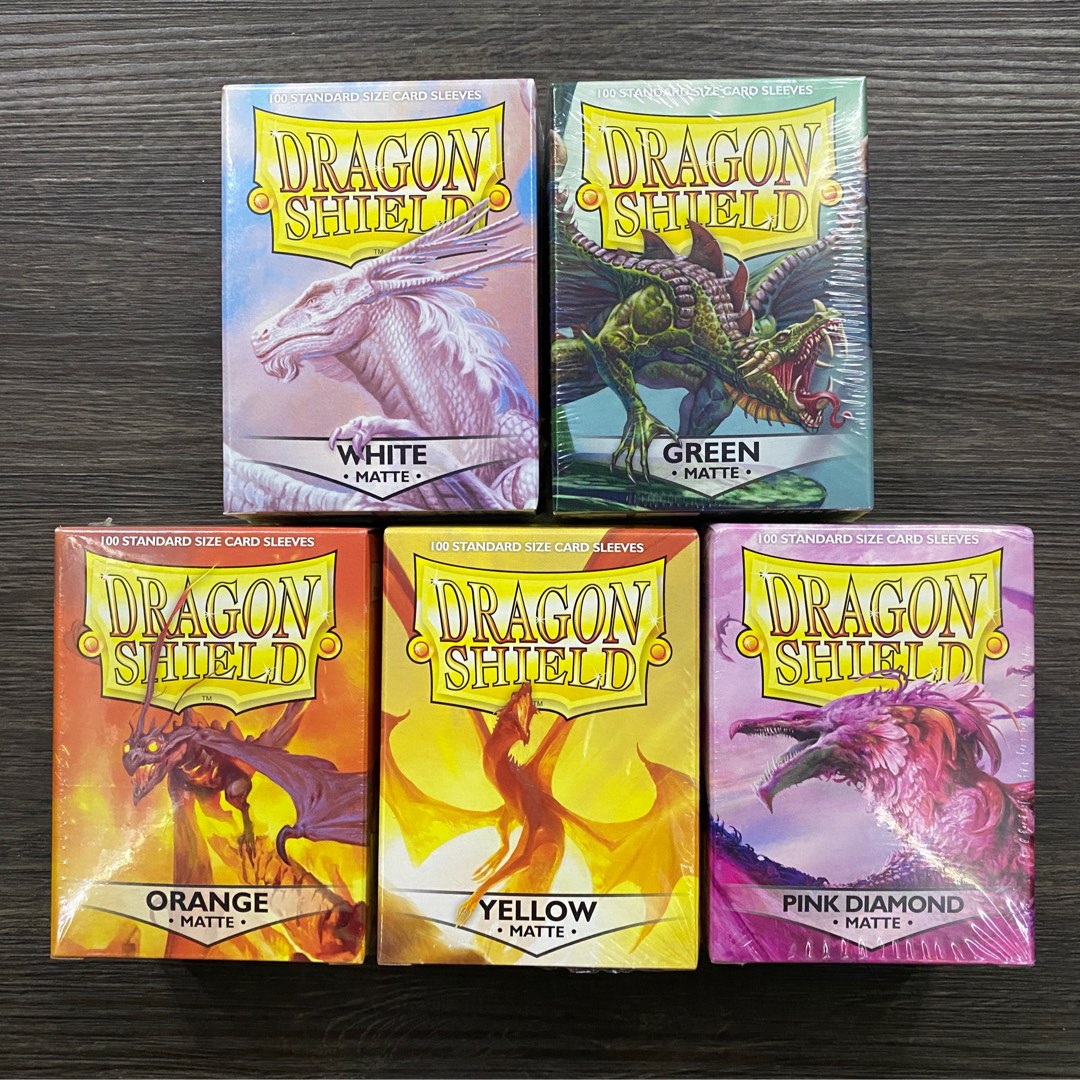 Dragon Shield: 100 Standard Size Card Sleeves (White / Green / Orange ...