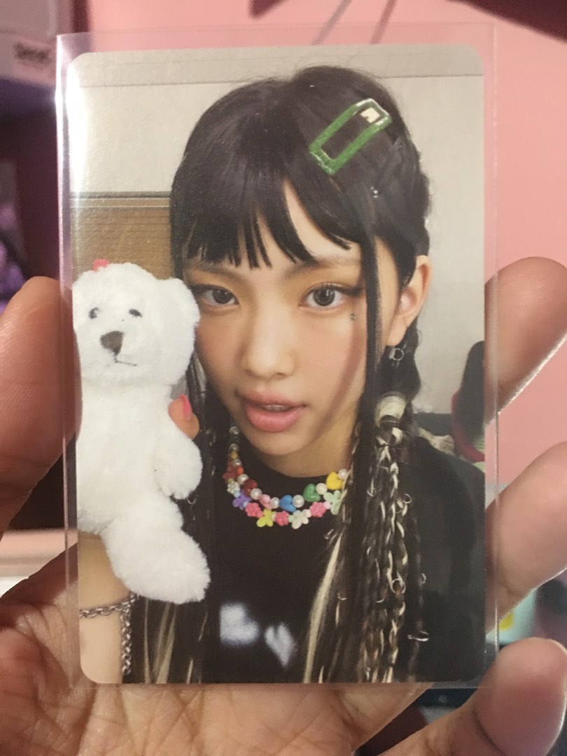 Hyein NewJeans Weverse Album PC#1, Hobbies & Toys, Memorabilia ...