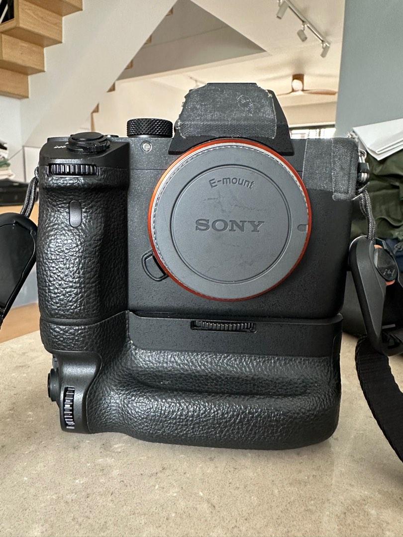 Sony Alpha A7III (Alpha, A73, A7iii) body + Original Grip (Vertical VG ...