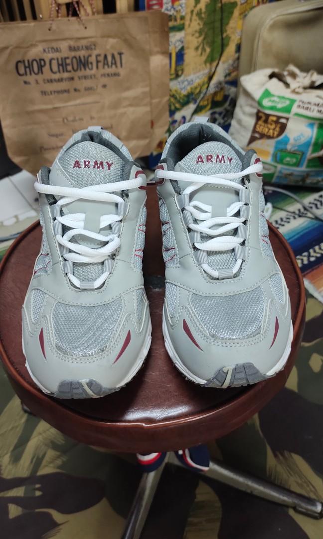 Vintage kasut sukan Army, Men's Fashion, Footwear, Sneakers on Carousell