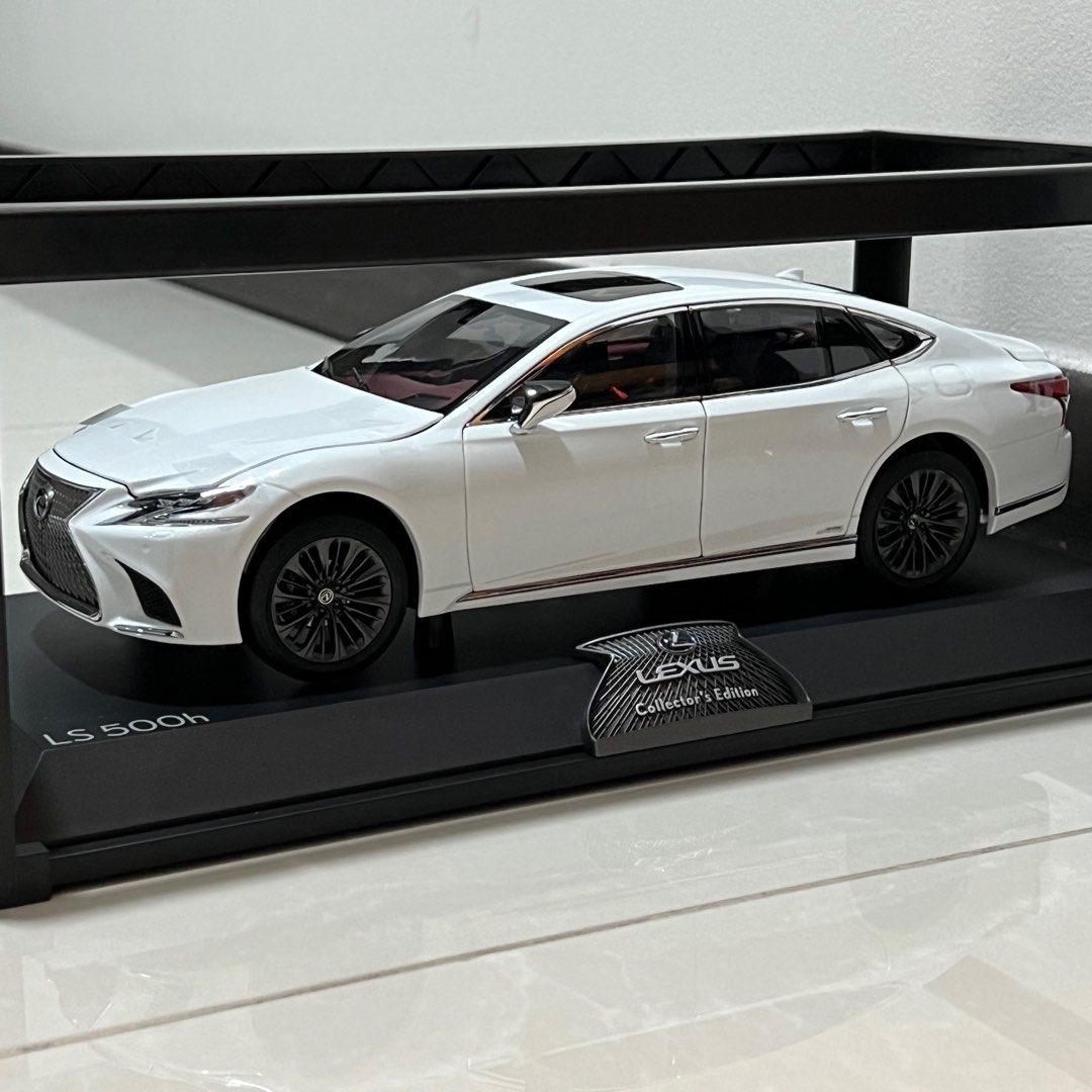 1:18 Lexus LS500h (White), Hobbies & Toys, Toys & Games on Carousell