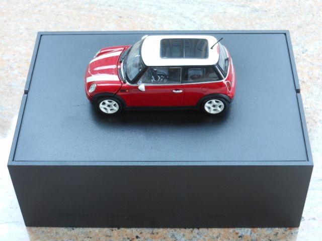 1/43 Minichamps MINI COOPER (Red with White Roof and White Stripes on ...