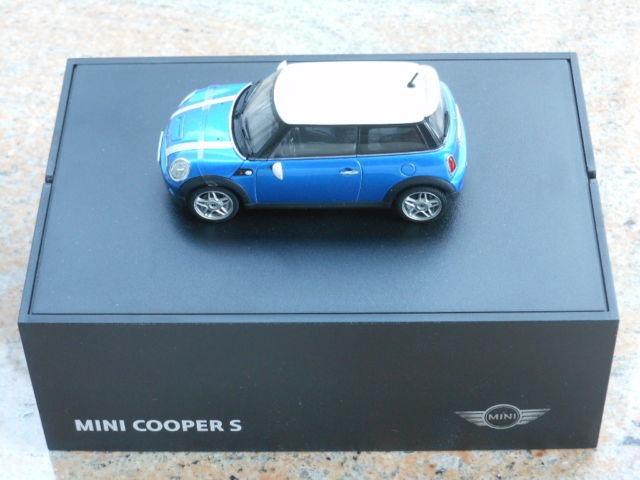 1/43 Minichamps MINI COOPER S (Blue with White Roof and White Stripes ...