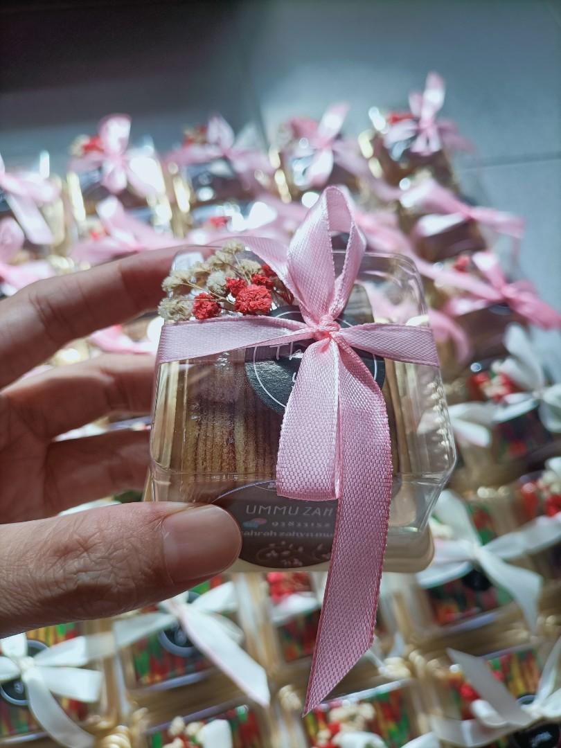 Doorgift Wedding Berkat Lapis, Food & Drinks, Gift Baskets & Hampers on ...