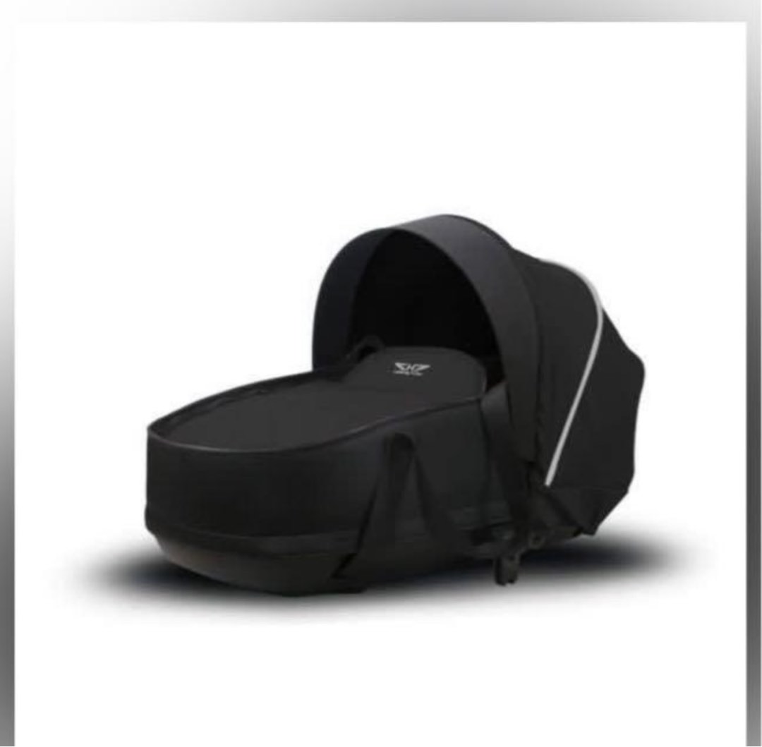Hamilton Prime Newborn Bassinet, Babies & Kids, Going Out, Carriers ...