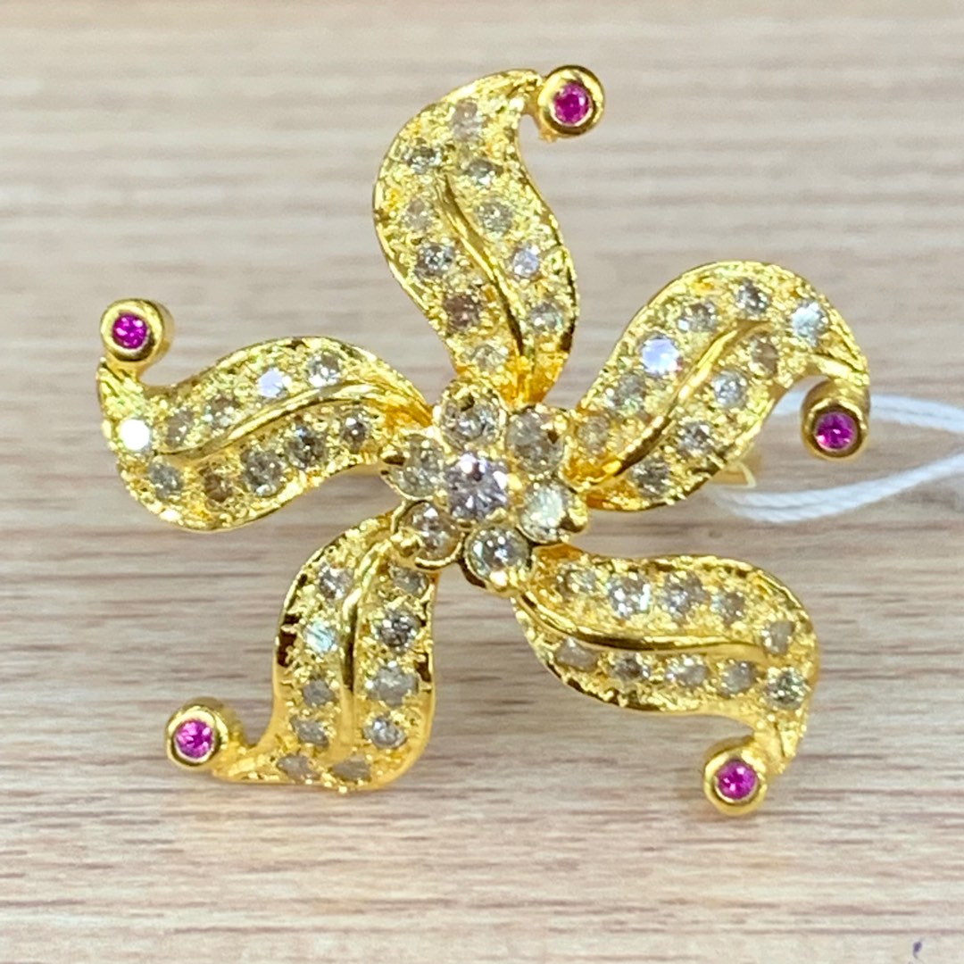 JE- Flower shaped Diamond Ring, Women's Fashion, Jewelry & Organisers ...
