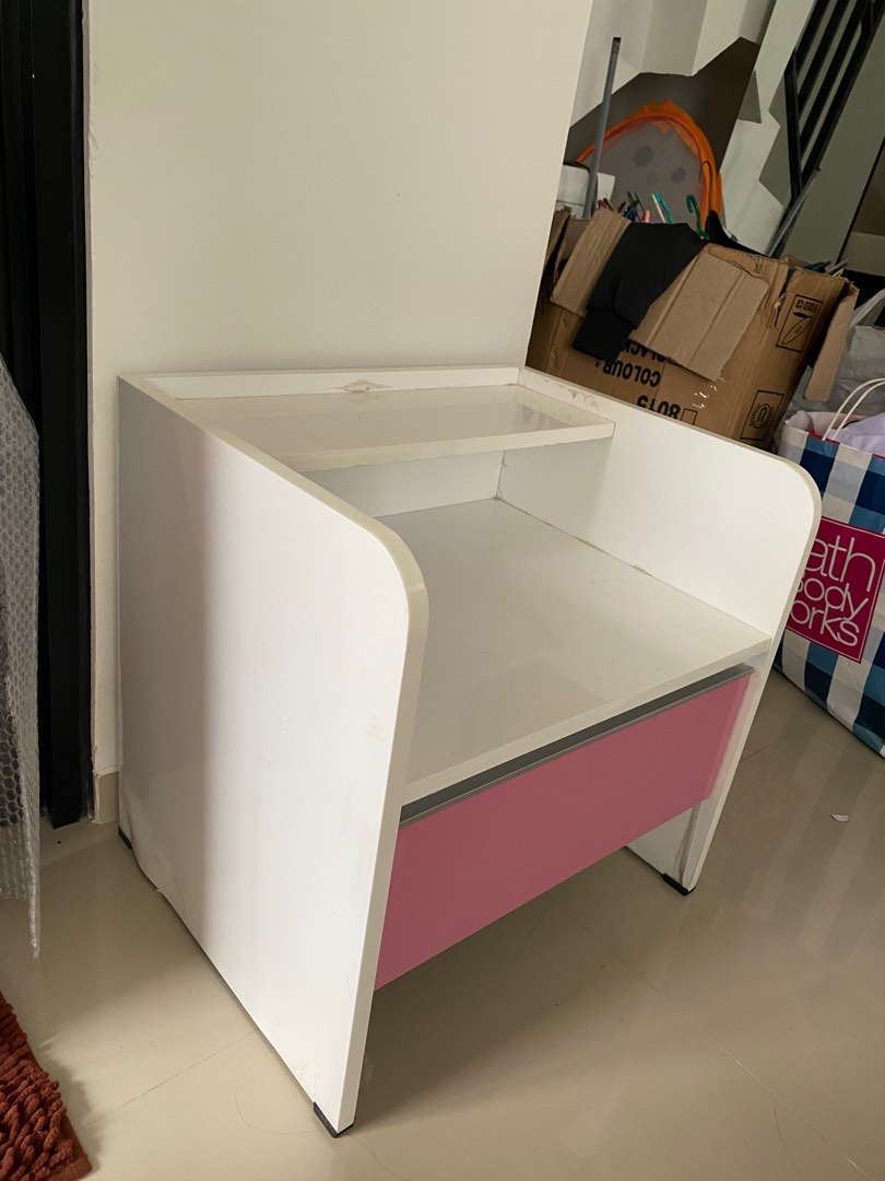 Lemari, Perabotan Rumah di Carousell