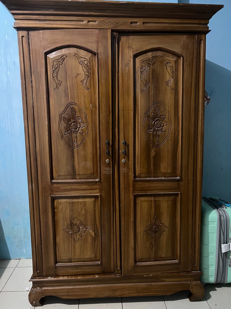 Lemari Kayu Jati, Perabotan Rumah di Carousell