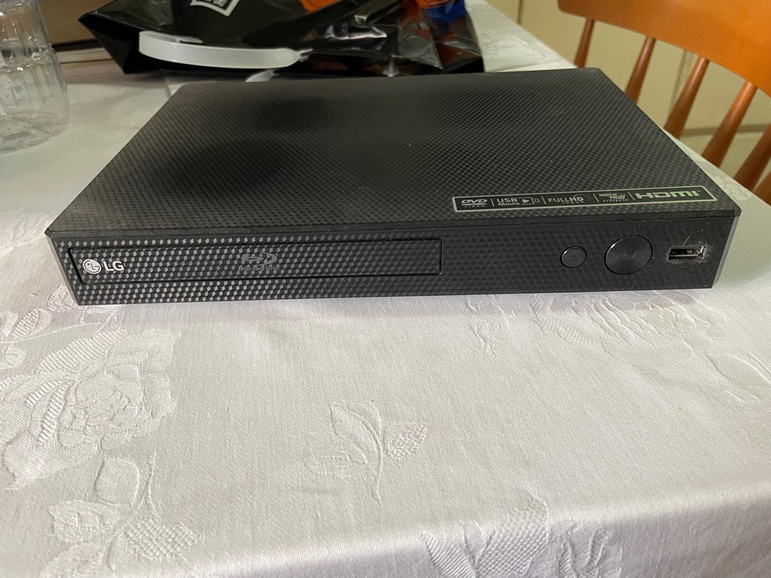 LG BP250 Blu-ray player, 家庭電器, 電視 & 其他娛樂, 藍光及播放器 - Carousell