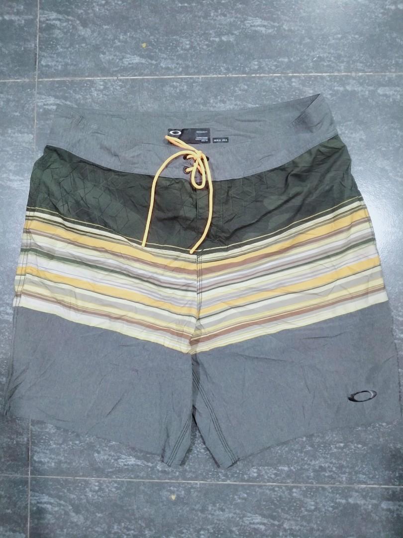 OAKLY, Men's Fashion, Bottoms, Shorts on Carousell