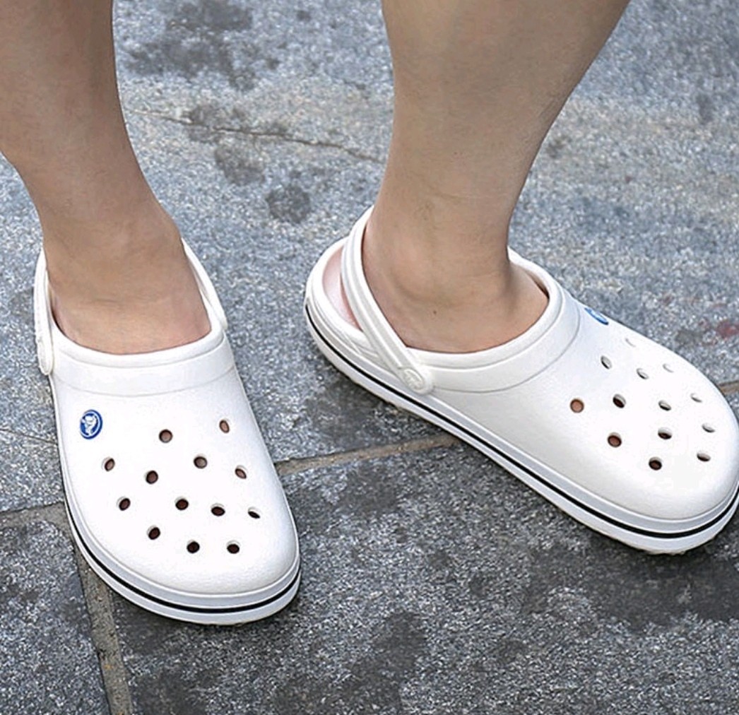 AUTHENTIC AND BRAND NEW CROCS CLOGS (UNISEX), Men's Fashion, Footwear ...