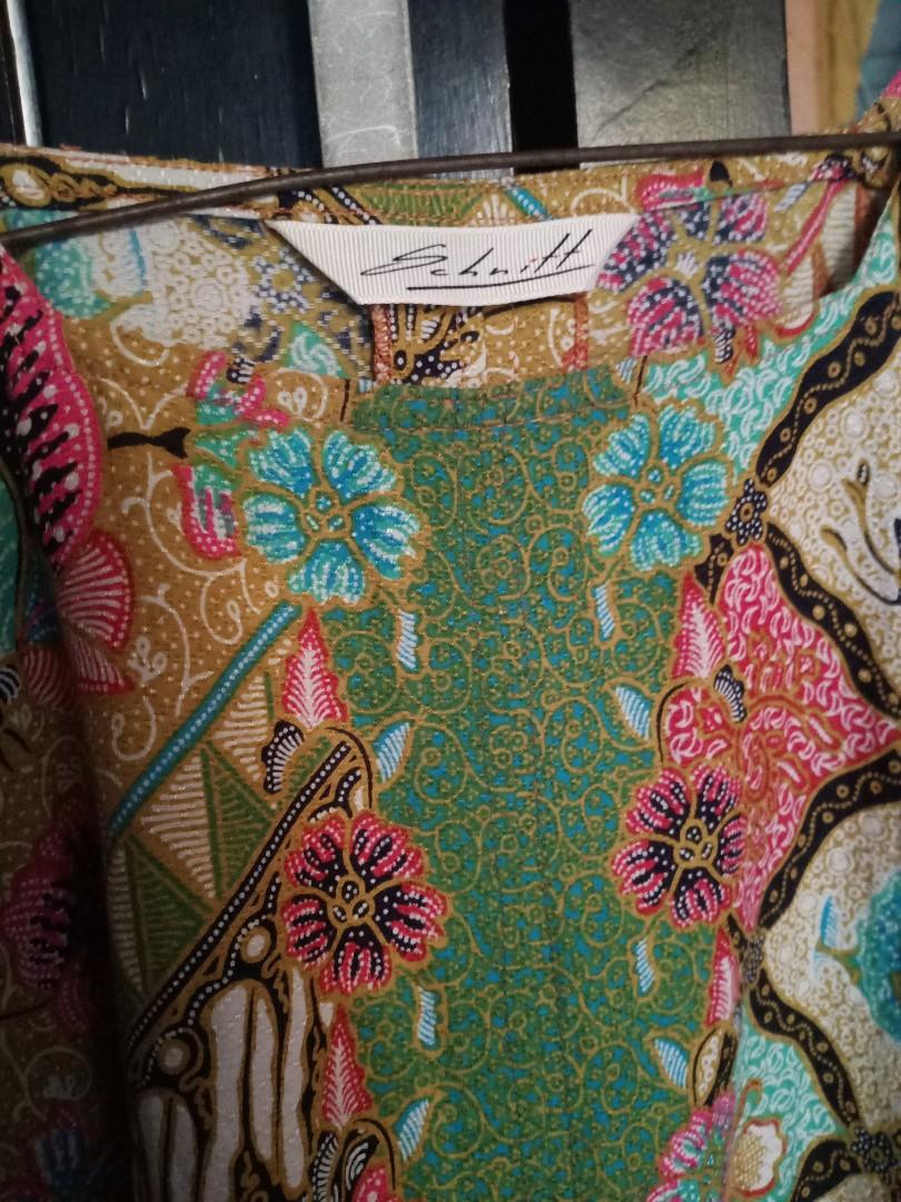 Batik etnik schnitt, Fesyen Wanita, Pakaian Wanita, Lainnya di Carousell
