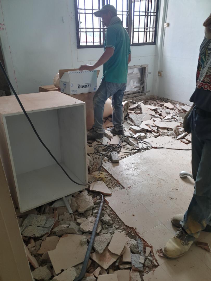 HDB / Condo Hacking, Dismantling and Disposal of Built in wardrobe ...