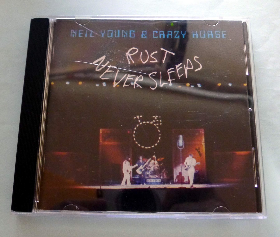 Neil Young Rust Never Sleeps德國版CD唱片, 興趣及遊戲, 音樂樂器 & 配件, 音樂與媒體 - CD 及 DVD ...