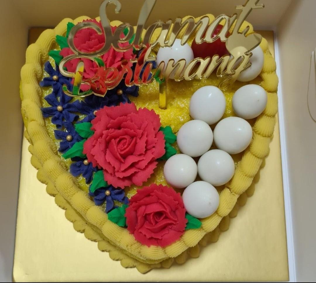 Pulut Kuning Cake, Food & Drinks, Homemade Bakes on Carousell