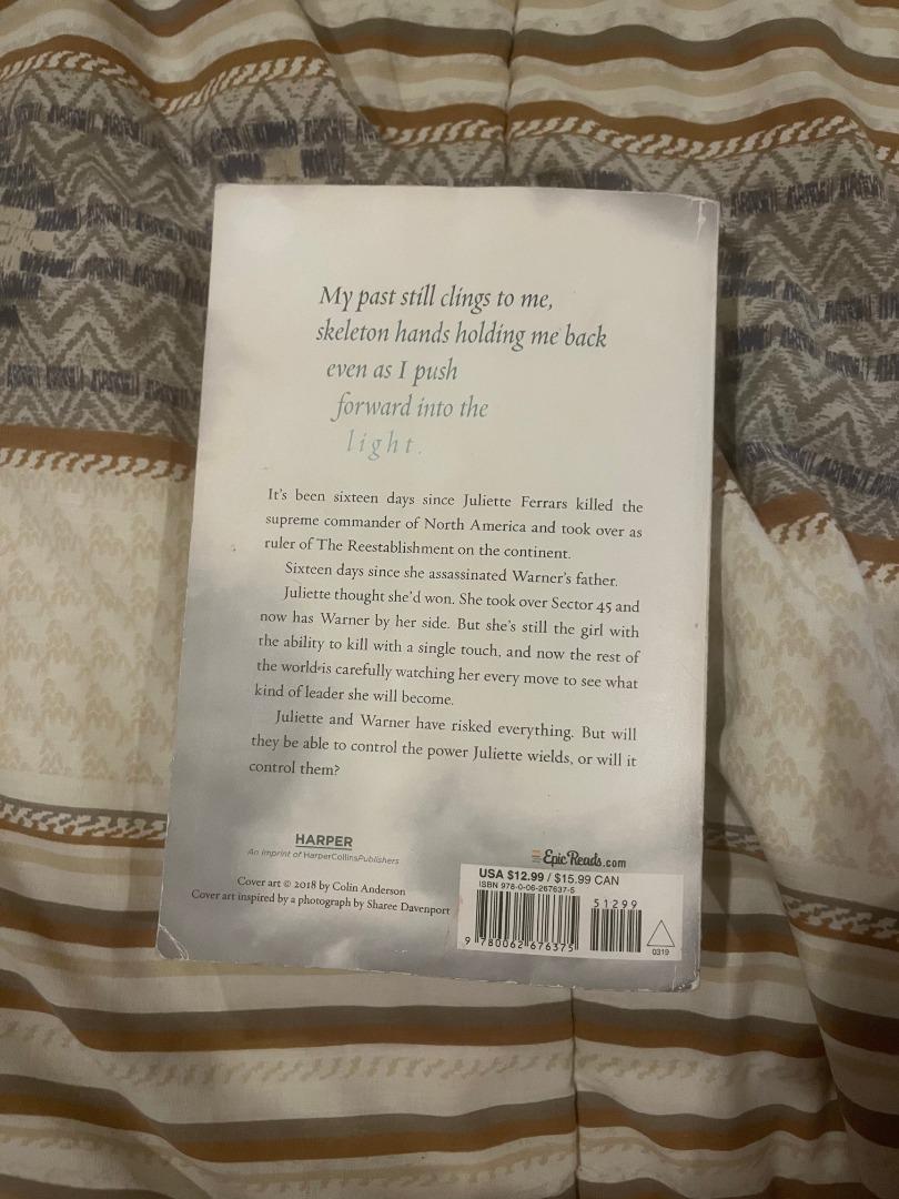 Restore me Tahereh Mafi Shatter Me series book 4, Hobbies & Toys, Books ...