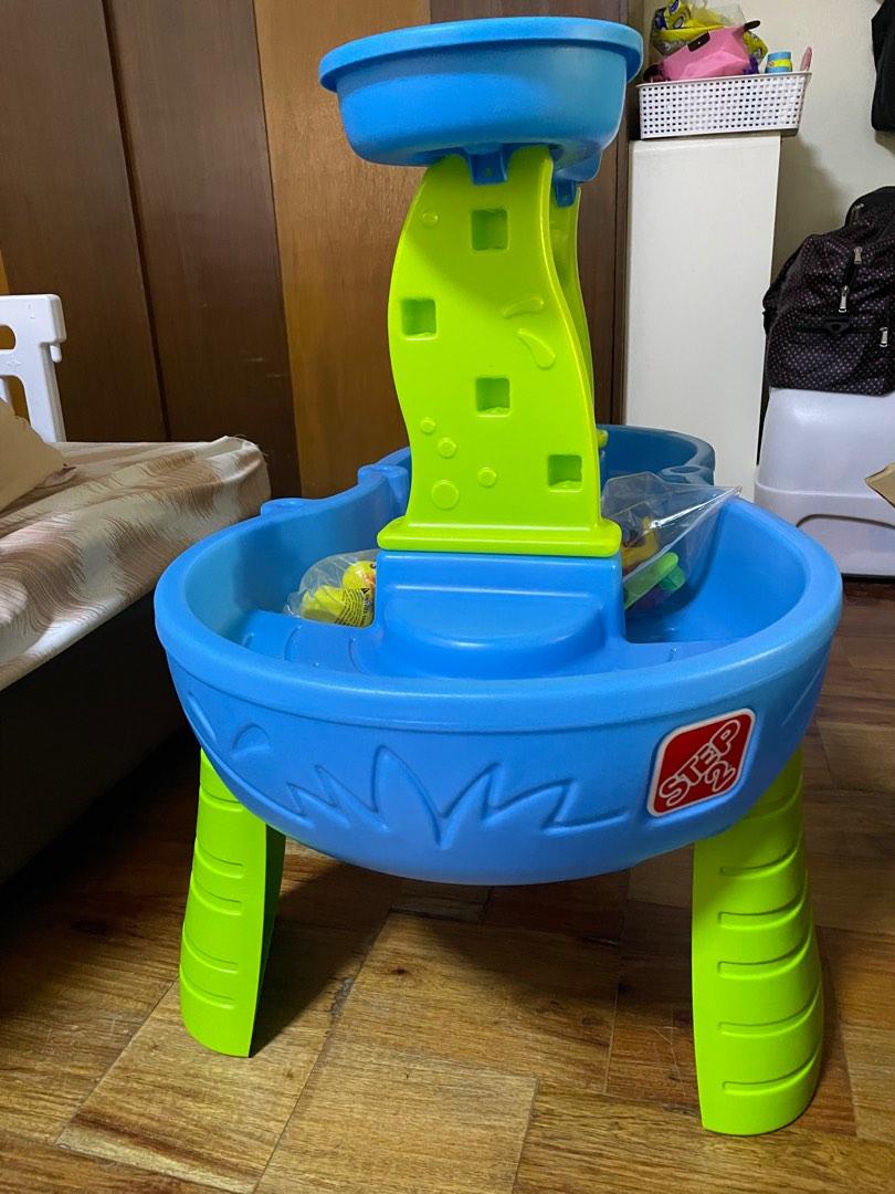 Step 2 rainshower splash table, Babies & Kids, Infant Playtime on Carousell