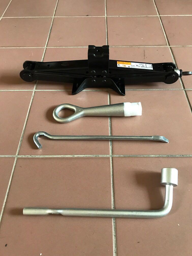 Car Jack Kit, Car Accessories, Accessories on Carousell
