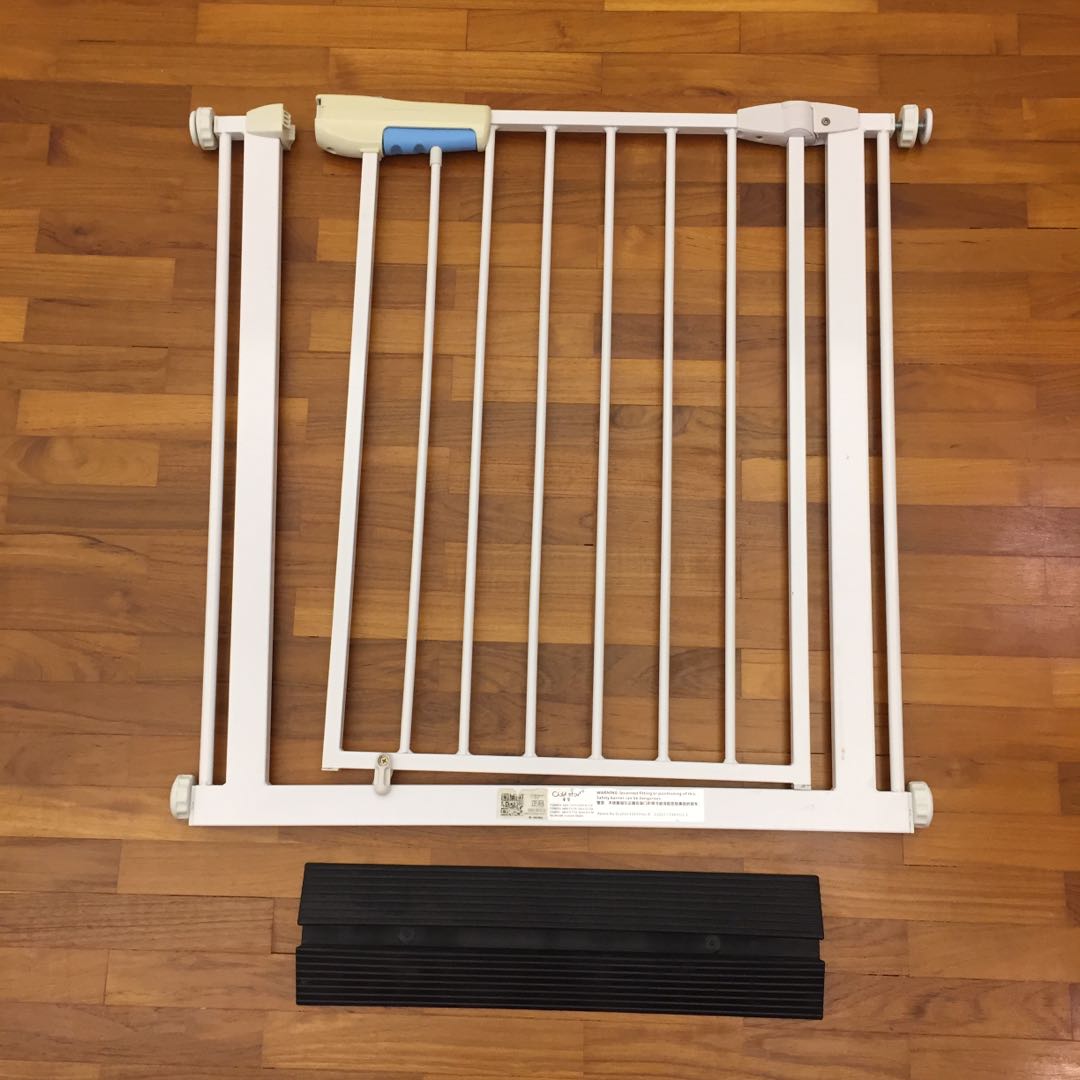 Child safety gate, Babies & Kids, Baby Nursery & Kids Furniture, Safety ...
