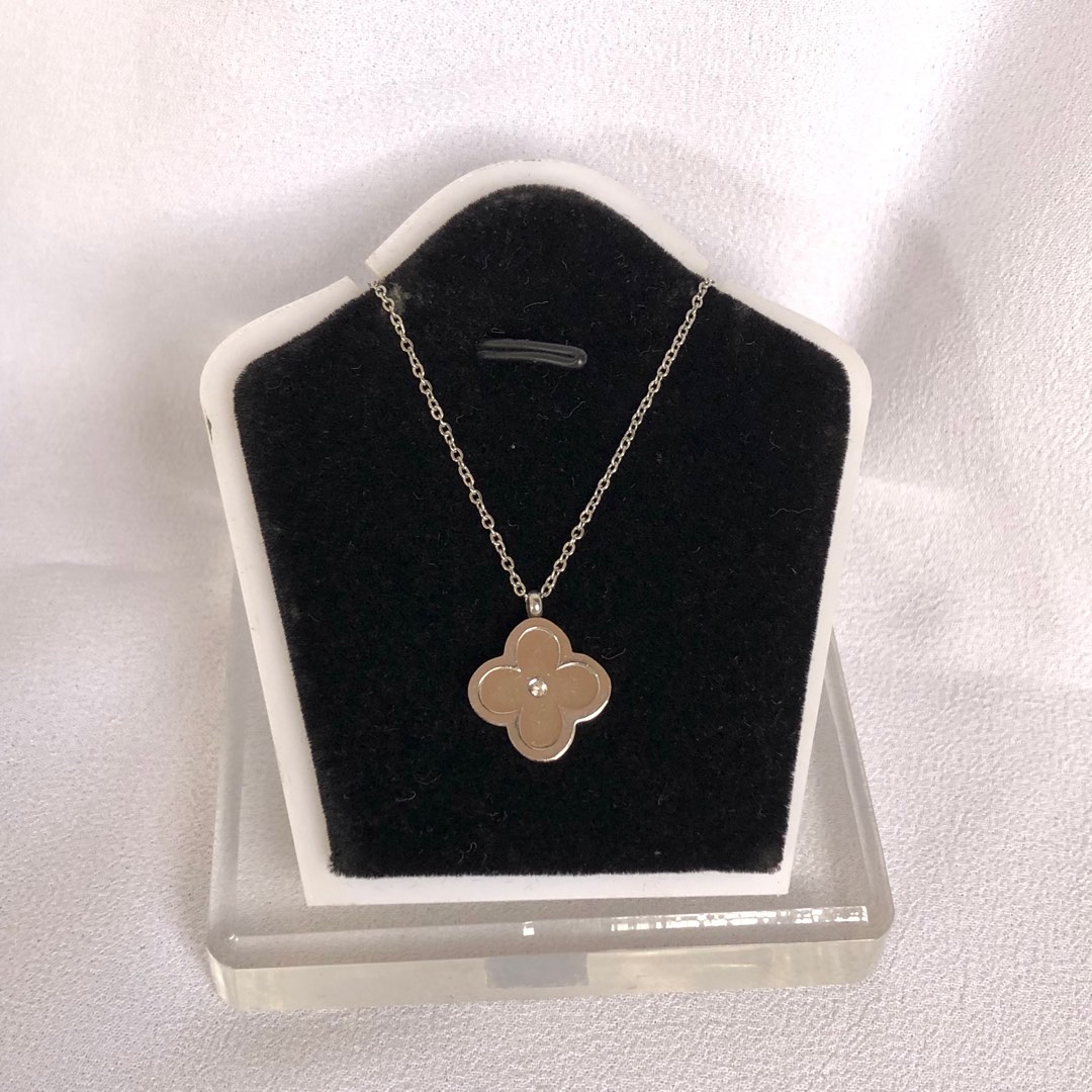 Clover Pendant, Women's Fashion, Jewelry & Organizers, Necklaces on ...